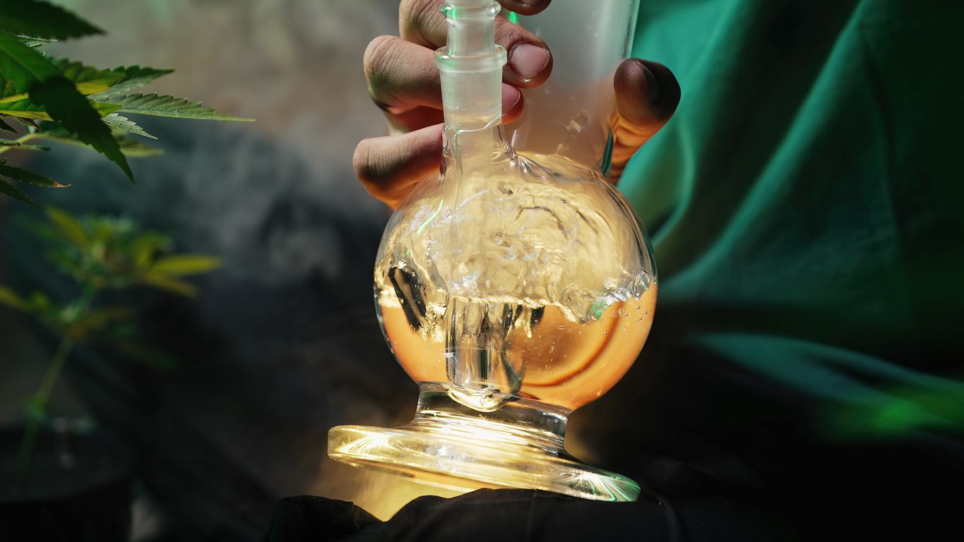 Is Bong Water Good for Plants? (Practical Value Guide)